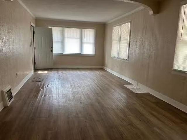 2BR/1.0BA 11 17th St N
