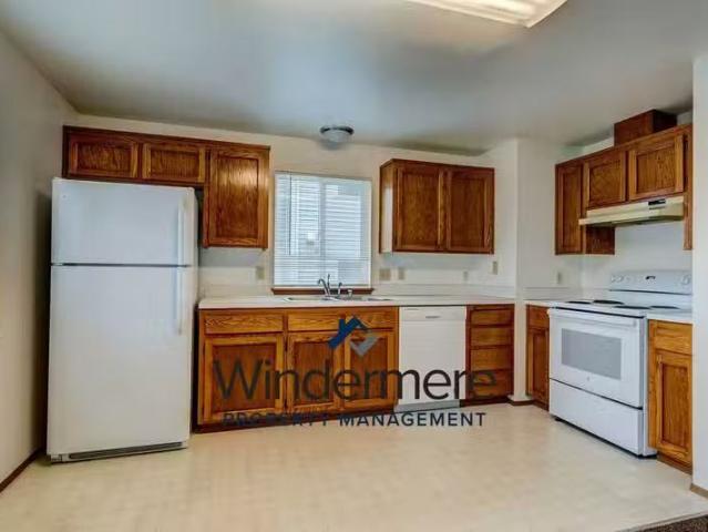 2BR/1.0BA 1576: 76 N Oak Harbor St