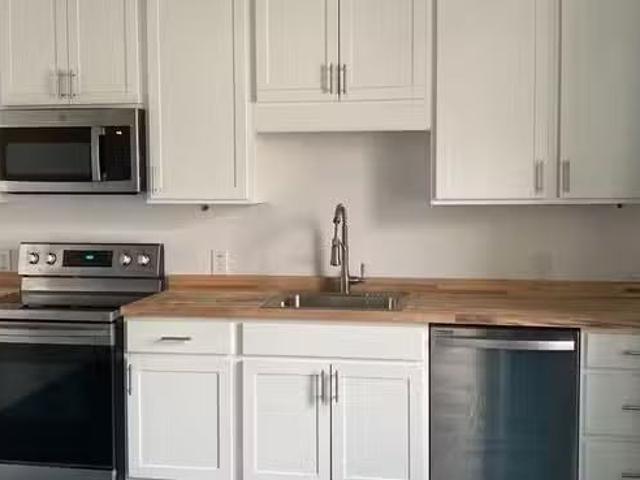 2BR/1.0BA 16 24 Park Street