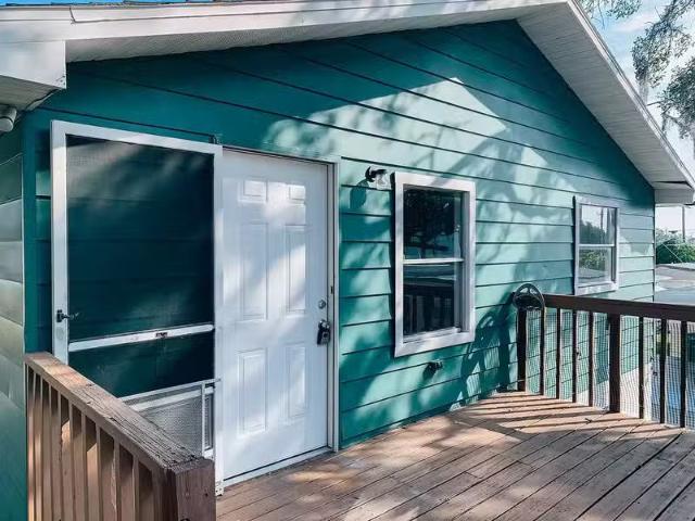 2BR/1.0BA 2/1 annual rental unit in Palmetto, move in ready.