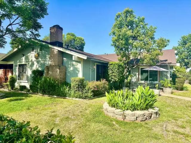 2BR/1.0BA 2345 N Vagedes Ave