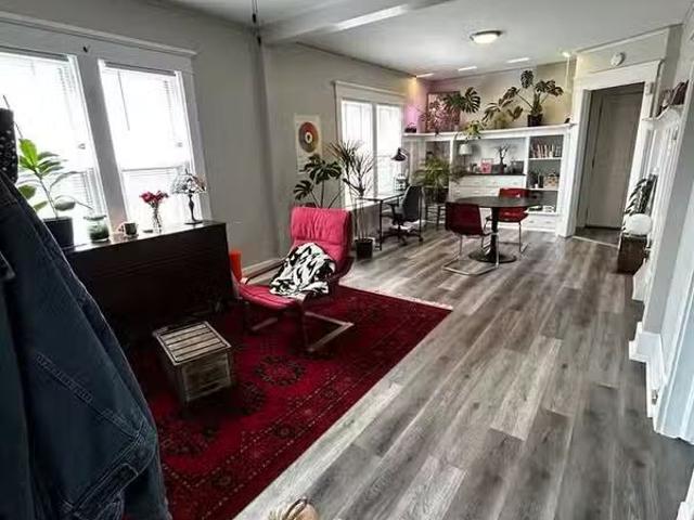 2BR/1.0BA 2632 N Newhall