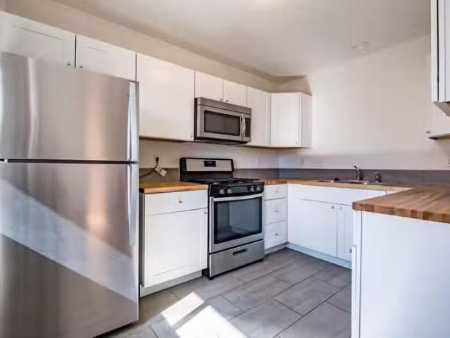 2BR/1.0BA 2757 Lakeside Homes