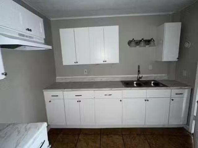 2BR/1.0BA 2851 Sophia St