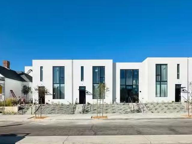2BR/1.0BA The Newton