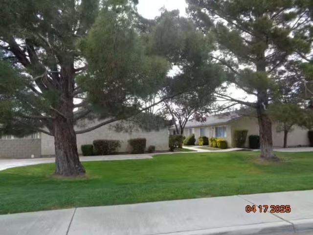 2BR/1.0BA Van Dam/Desert