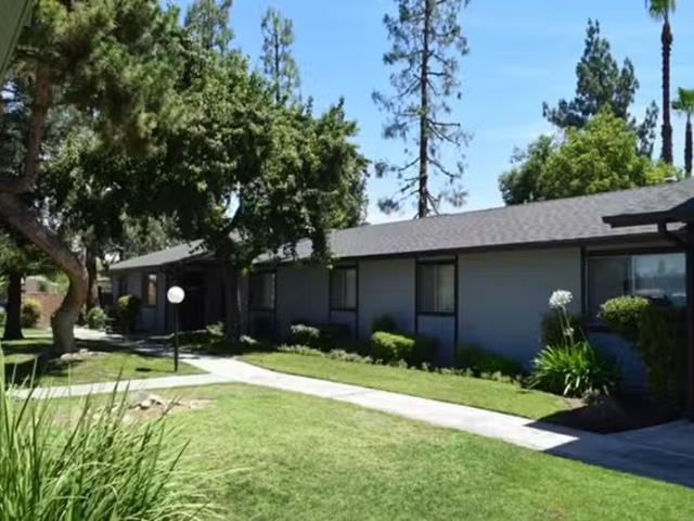 2BR/1.0BA Dakota Garden