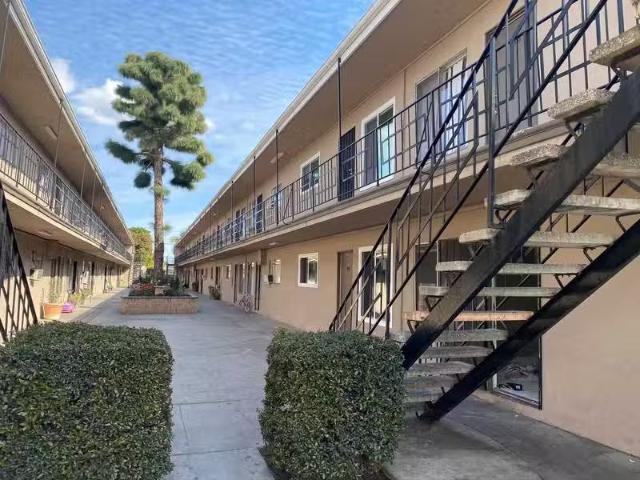 2BR/1.0BA Las Palmas Apartments