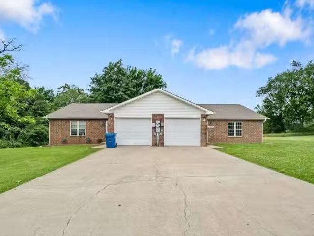 2BR/1.0BA Pioneer Ln Duplex