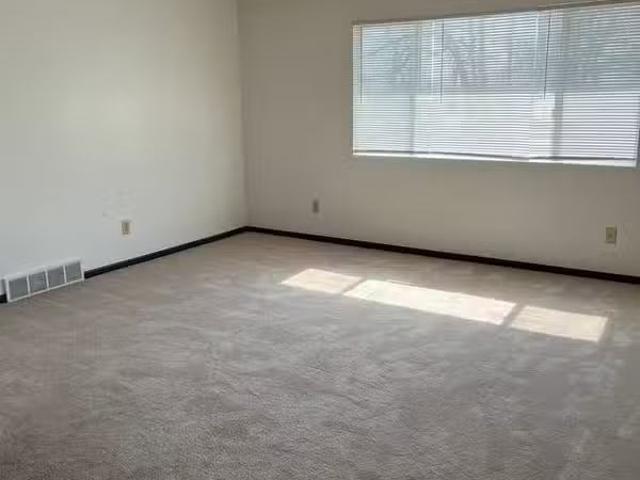 2BR/1.0BA Robinwood Apartments
