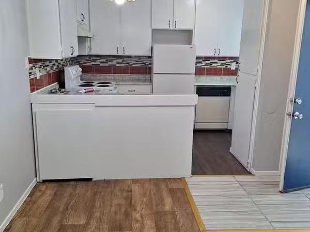 2BR/1.0BA S LAND PARK