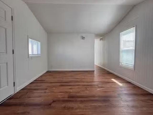 2BR/1.0BA SUNSET MOBILE HOME PARK