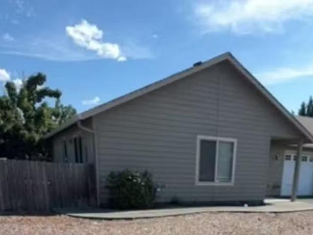 2BR/1.5BA 4259 1t 401 and 403 SW Marion Lane