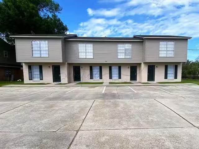 2BR/1.5BA 645 Esplanade Street