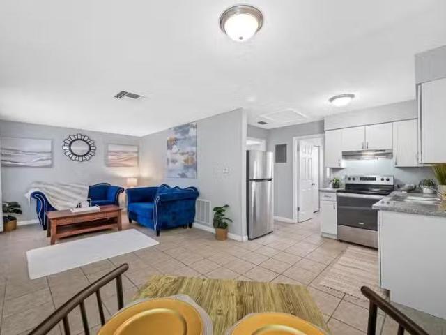 2BR/1BA 460 Hale Ave