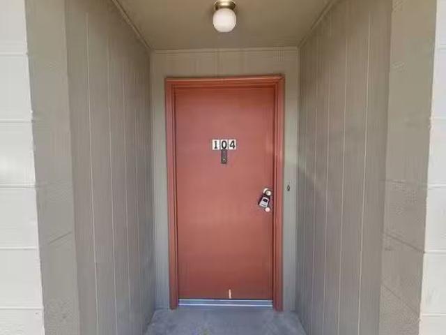 2BR/2.0BA 624 W. Yakima St