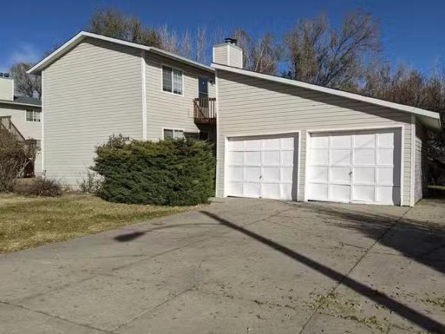 2BR/2.0BA 735 A B Manitou Blvd