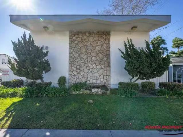 2BR/2.0BA 9842 Ramona St