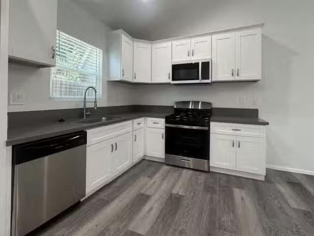 2BR/2.0BA 1005 E. Colton Ave