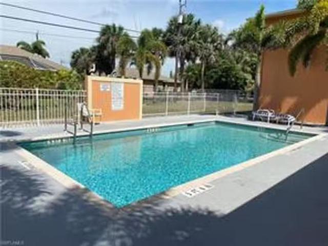 2BR/2.0BA 1109/1117 SW 48th Ter