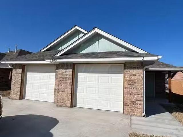 2BR/2.0BA 1209 SW OKLAHOMA UNIT A/B FULLY FURNISHED!