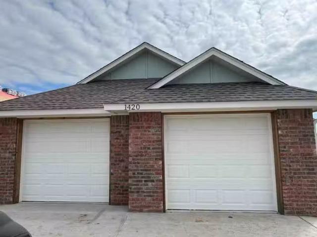 2BR/2.0BA 1420 SW Texas