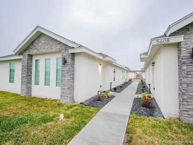 2BR/2.0BA 3412 S Colt Ln