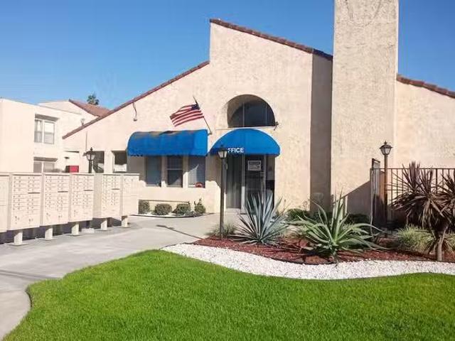 2BR/2.0BA Walnut Apartments