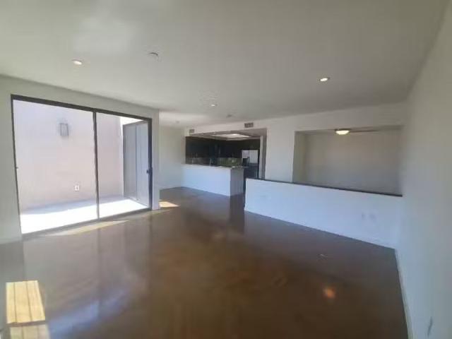 2BR/2.5BA 5420 Harold Way