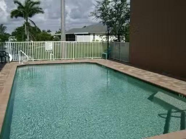 2BR/2.5BA 3430 Santa Barbara x