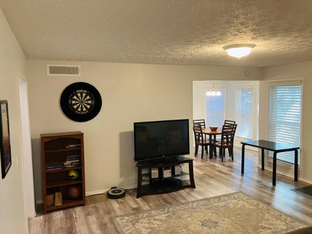 2BR/2BA flat near the park