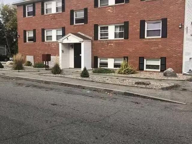 2BR 196 Stackpole Street