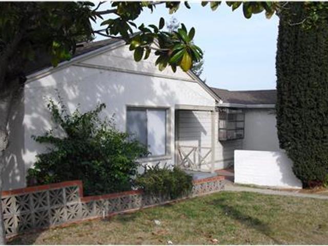 2BR, 1 BA, SINGLE FAMILY HOUSE