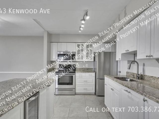 2BR / 2BA ground floor unit in Terrace Townhomes of Beverly Hills