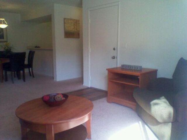 2br 930ft² Fully upgraded 2nd floor with all Black appliances Orlando