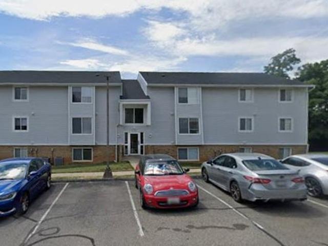2BR Apartment, 1 Room Open – Across from HCC