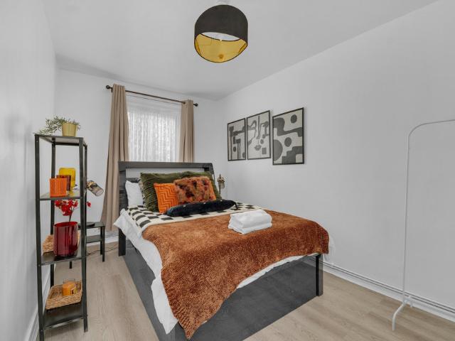 2BR Modern Spacious Comfort at Tulse Hill Sleeps 4