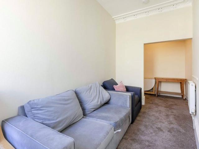 2F1, 20 Roseneath Place