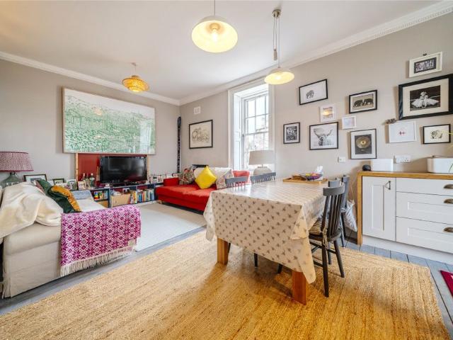 2F, 42 Albany Street