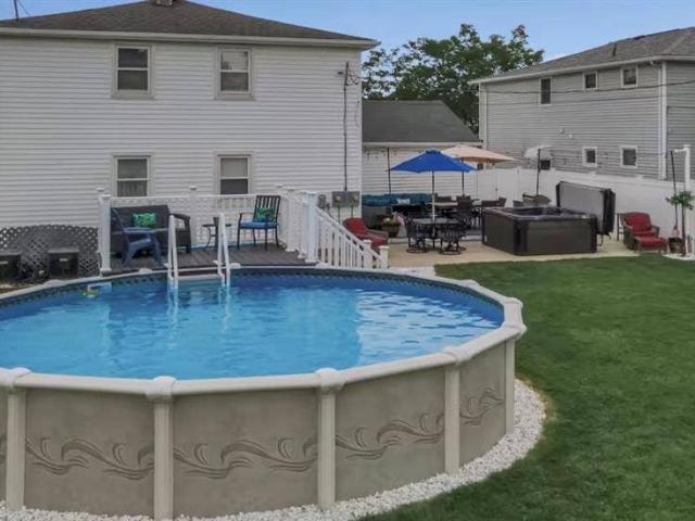 2nd Floor 3Bedr00m Apt