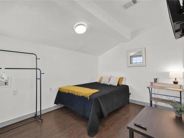 2nd Floor 2nd Ward Apartment 5 minutes drive to Downtown Houston, Midtown, University of Houston, Texas Medical Center