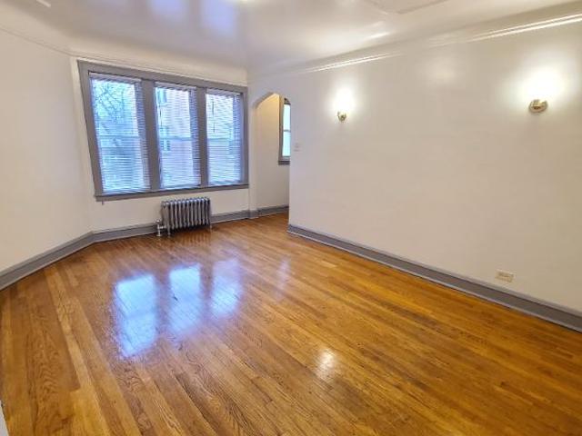 2nd Floor LARGE REMODELED 1 BEDROOM