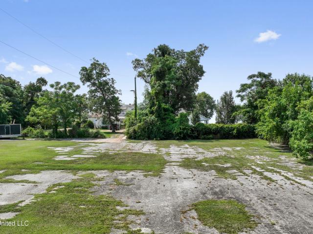 2nd Street, Pass Christian, MS 39571