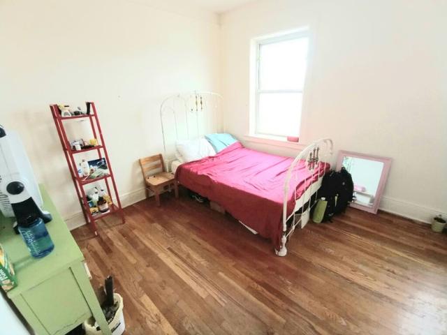 [2ppl OK] LARGE ROOM! 1 Min from 46th 7 Line!