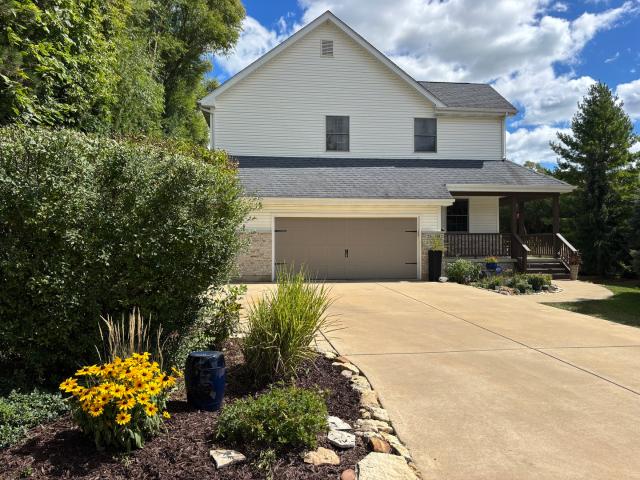 2S590 Seraph Holmes Court