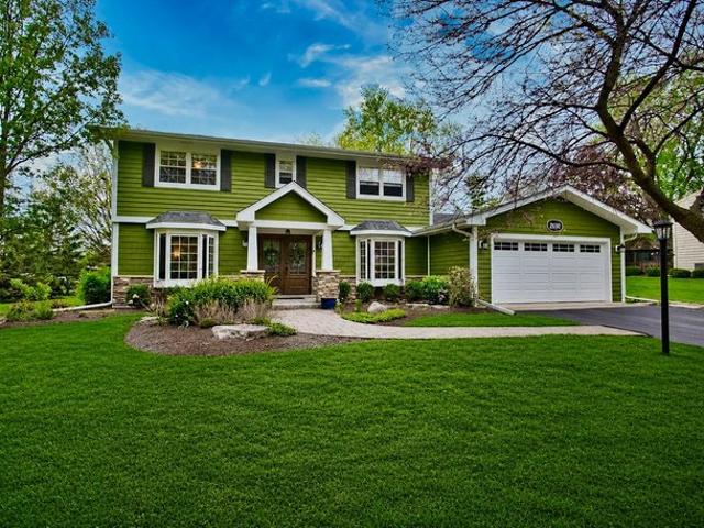 2S510 Seneca Dr, Wheaton, IL 60189