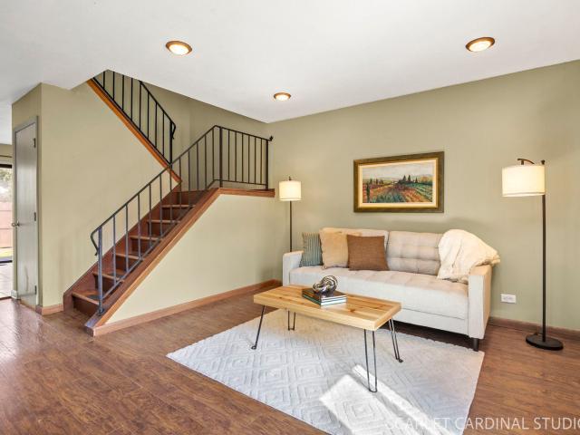 2S620 Hampton Drive