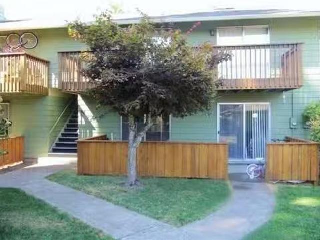 2x1 Duplex 6th Avenue West Apartments