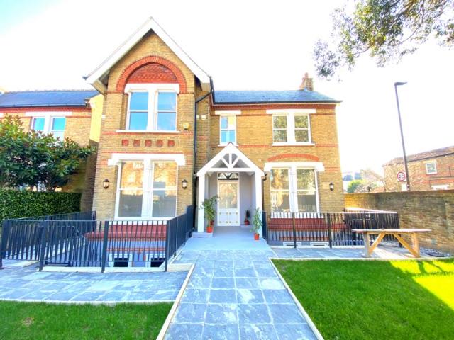 2X *02 Bed Apartment* Ealing Broadway* W5