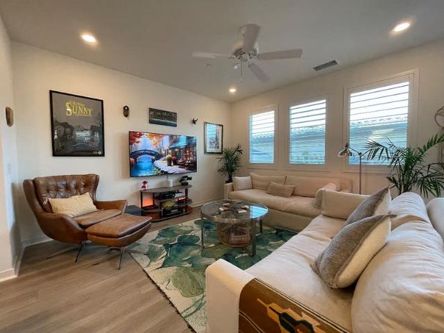 2x Private Room + Bath in New Ventura Townhome